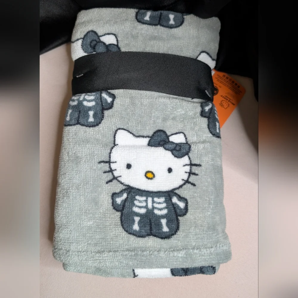 Hello Kitty | Bath | Sanrio Hello Kitty Skeleton Halloween Gothic ...